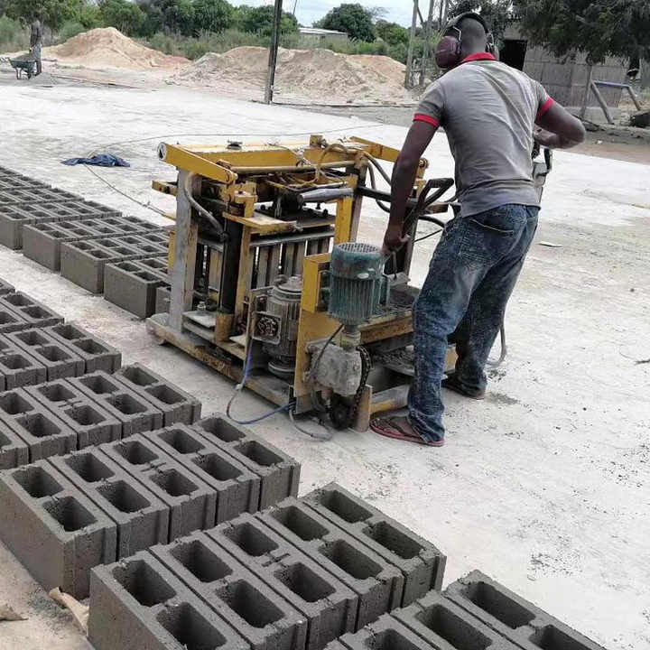 Qt40-3a Mobile Concrete Retaining Wall Block Molds Cinder Global Easy ...