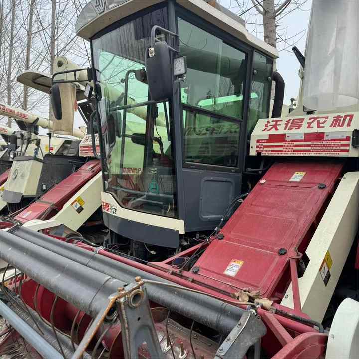 Cheap FM World Combine Harvester - Efficient Rice Harvesting