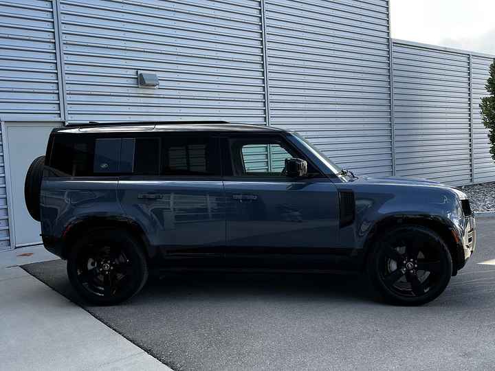 2023 Land Rover Defender 110 X-Dynamic SE with Panoramic Sunroof ...