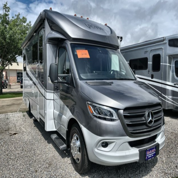 Luxury 4X4 off-Road Motorhome RV Camper Trailer Mobile Home