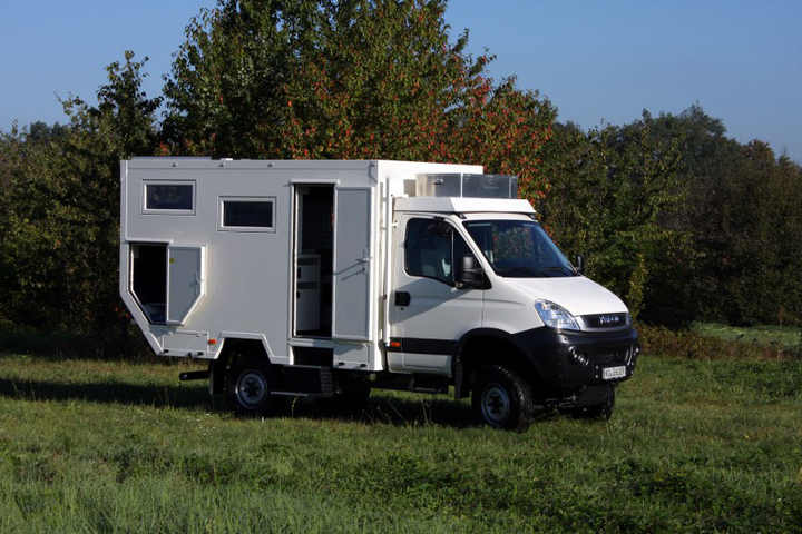 Iveco Expedition Caravan 4X4 Motorhome RV Truck Camper China Manufactory