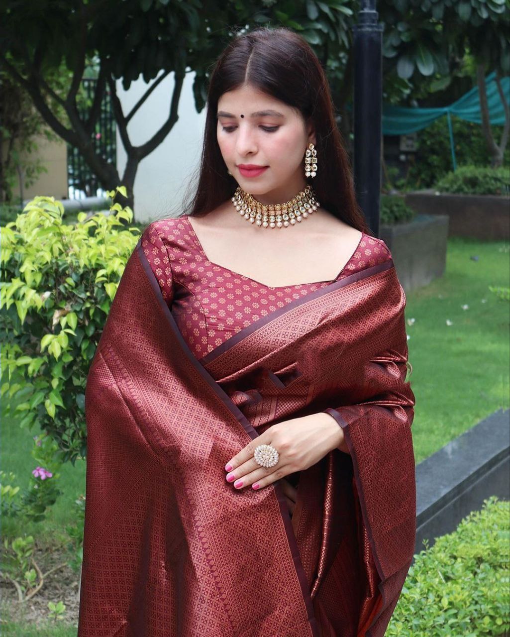 How to Choose the Best Saree Maroon for Your Occasion