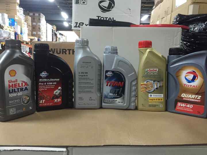 Castrol EDGE 5W-30 LL Motor Oil - Superior Lubrication