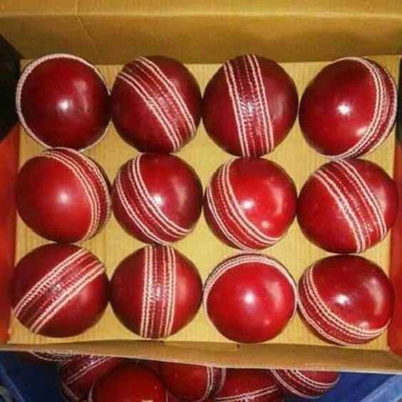 Custom Made Cricket Balls in Customized Color with Logo ODM