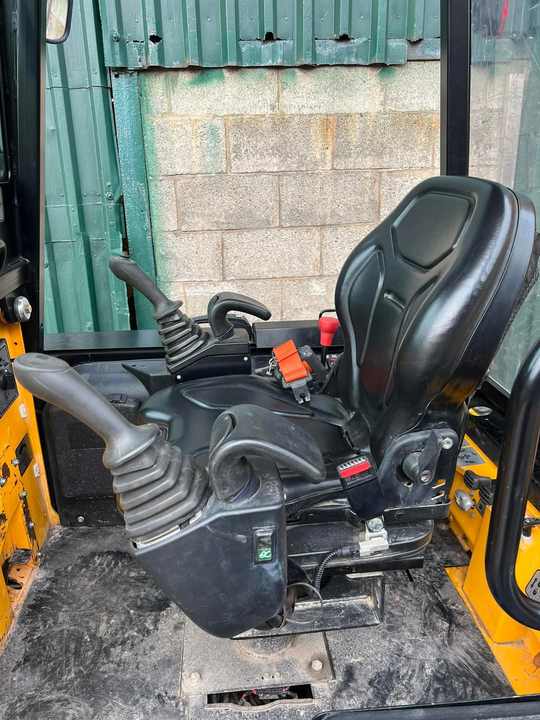 JCB 1CX Mini Backhoe Loader - High Load Moment & Support