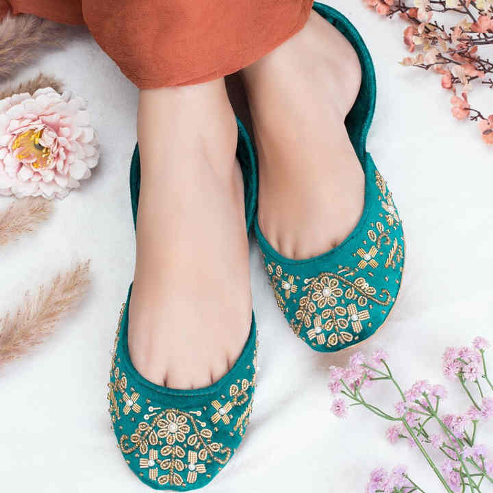 DIFFERENT SOLID COLOURS PUNJABI PAKISTANI INDIAN STYLE WOMEN KHUSSA ...