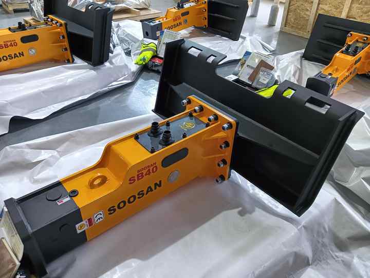 SOOSAN Sb40 Silence Hydraulic Breaker with Skid Steer Quick Attach Mount Plate for bobcat Case ...