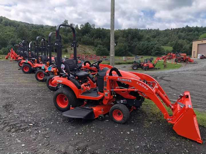 Kubota 23HP Mini Lawn Mower Tractor with Front Loader