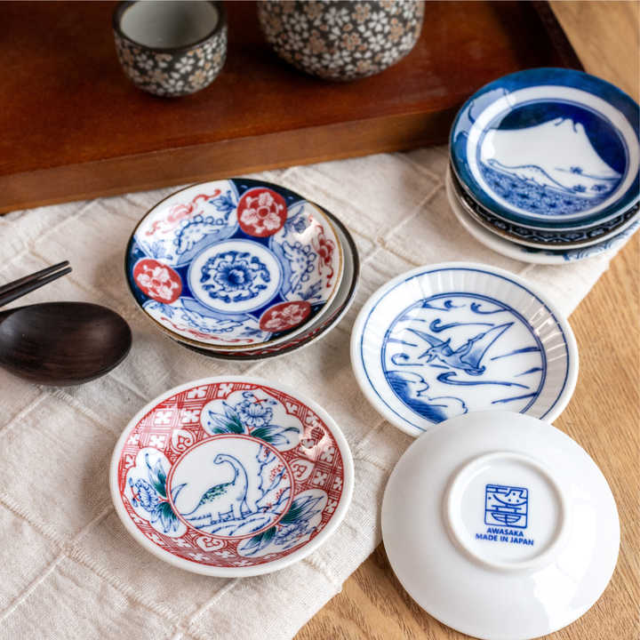 Japanese Classic Pattern Small Plates with Cute Dinosaurs