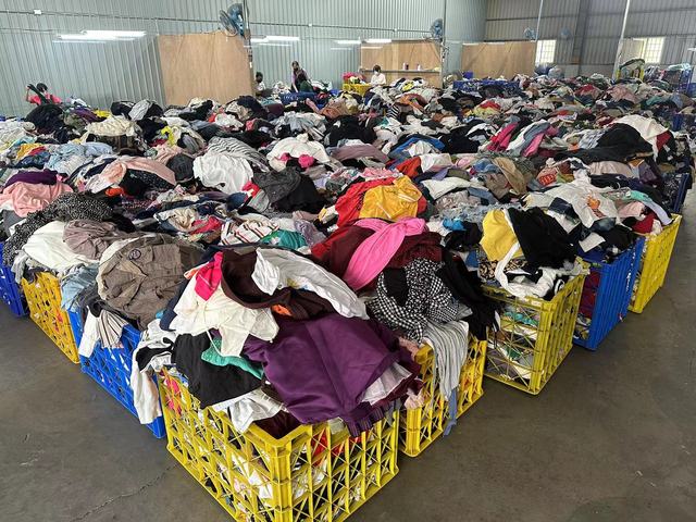 Buy Used Branded Distributor Shoes & Clothes in Bulk | Premium Quality