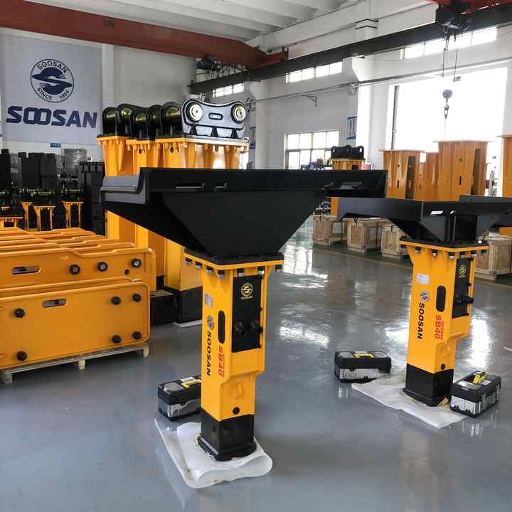 SOOSAN Sb40 Silence Hydraulic Breaker with Skid Steer Quick Attach Mount Plate for bobcat Case ...