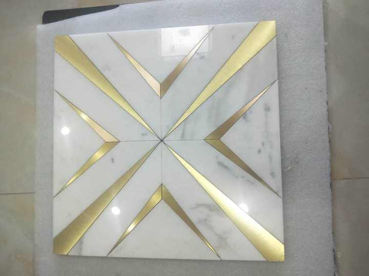 Calacatta Gold Marble Mosaic Tile with Brass Inlay for Walls & Floors ODM