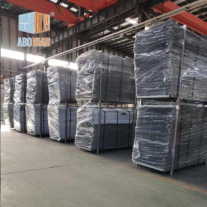 Plaster Metal Lath - Durable and Expandable Diamond Mesh