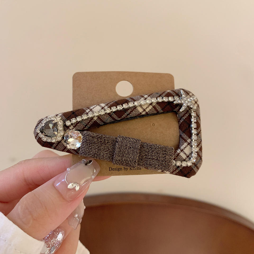 C&J YANYE Brown Classic Bow Rhinestone Letter Large Triangle BB Clip ...