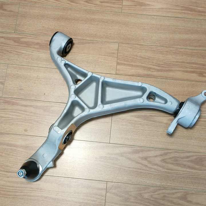 Auto Parts 68282728AC 68282728AB 04877716AB Control Arms Automobile ...