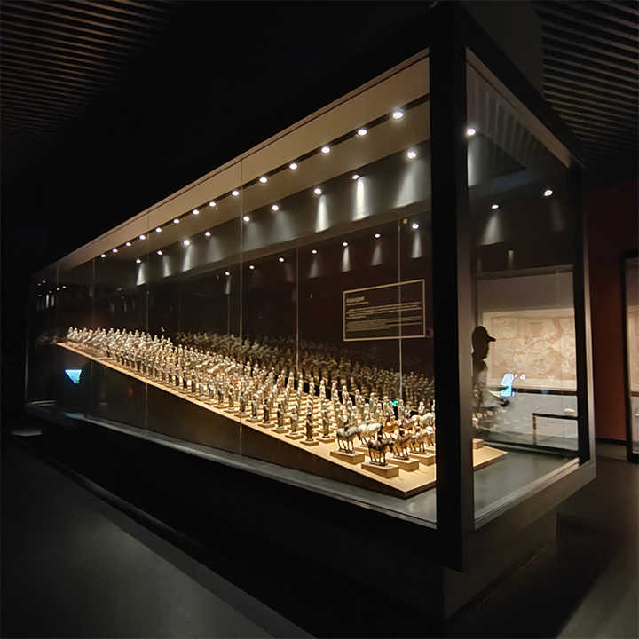Modern Style Museum Display Cabinet Adjustable 3W LED Spotlight Zoom ...