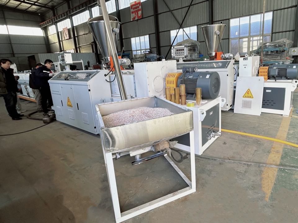 CPVC & UPVC PVC Pipe Machine PVC Water Drainage & Drilling Pipe Making ...
