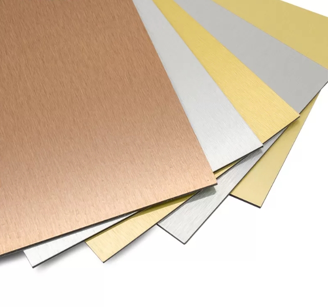 Diseño Duradero y Aplicaciones Versátiles de Alucobond cepillado dorado