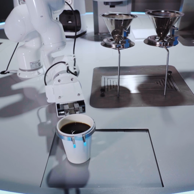 Robot Coffee Kiosk - Fully Automatic 6-Axis Vending Machine