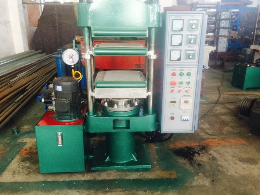 7The Tread Forming Vulcanization and Slotting Machine Adopts PLC Core ...