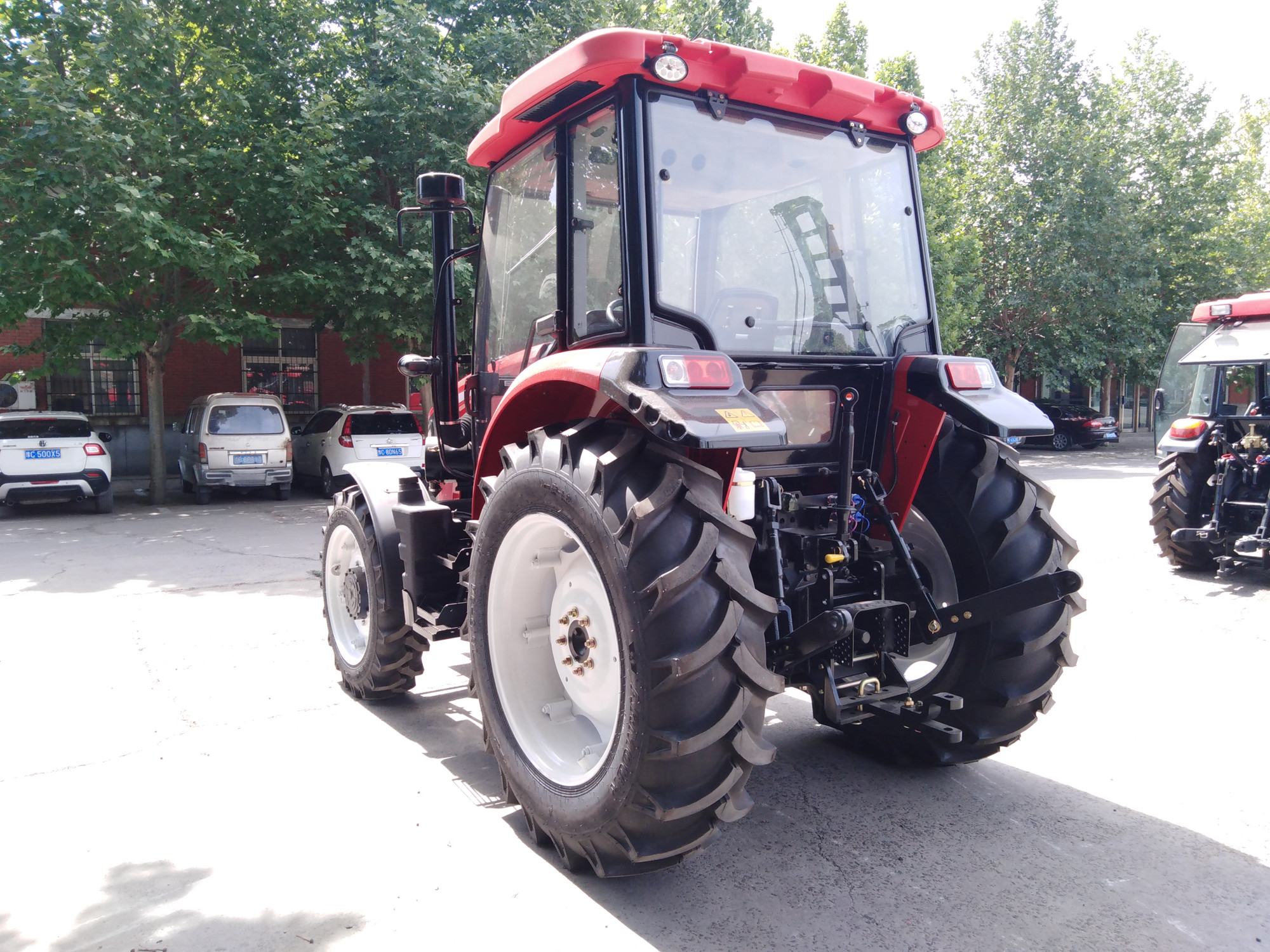 Compre Versátil tratores agrícolas YTO 854 com Recursos Variados ...