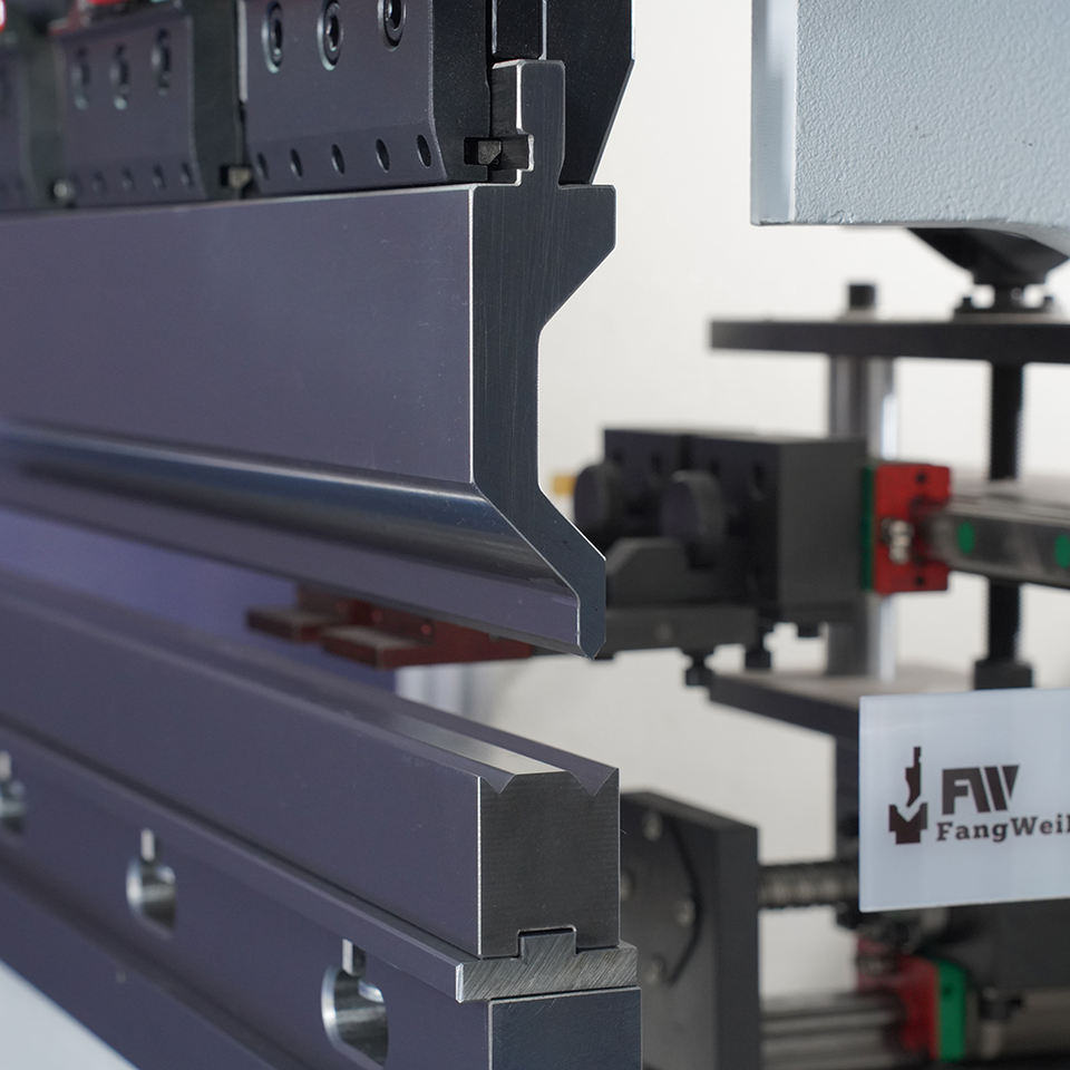 Fangwei Bevel Tang Style Press Brake Tooling V-Die with 45~52HRC ...