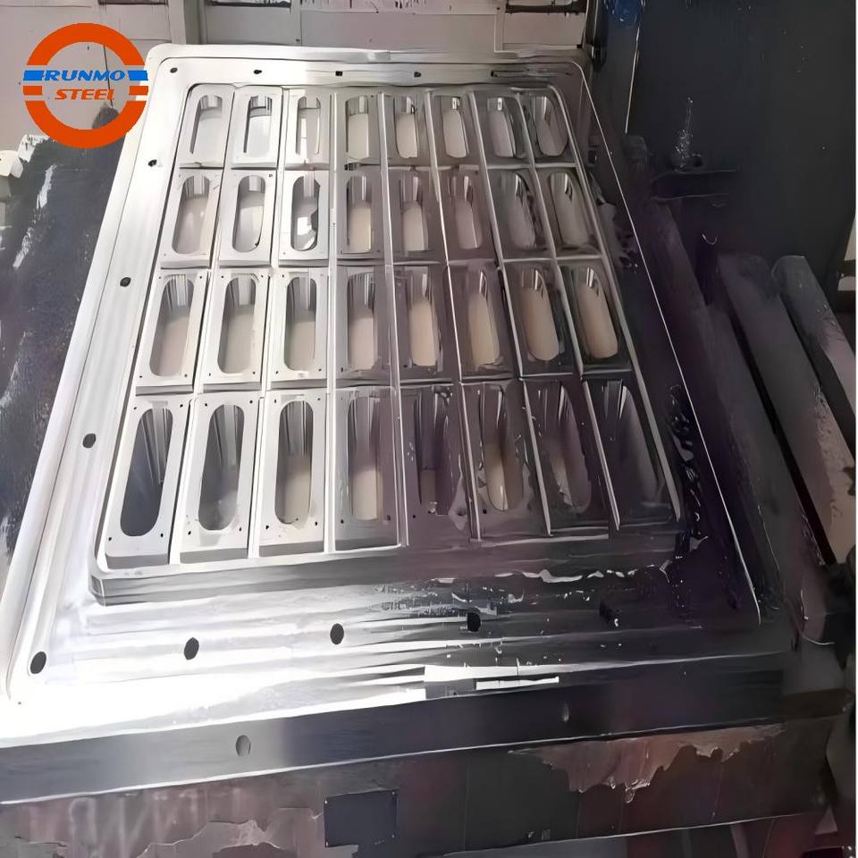 Upper and lower molds of the molding machine| Alibaba.com