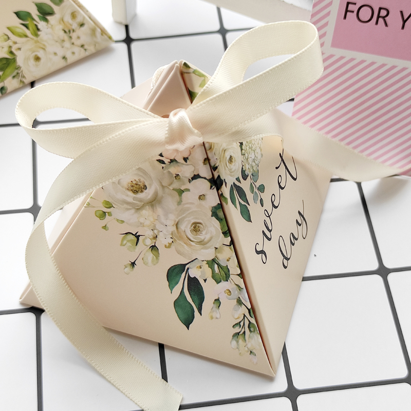 Recycled Material Triangular Pyramid Shape Gift Box Glossy Lamination ...