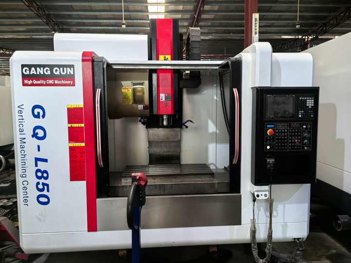 Centro de mecanizado de moldes de metal VMC Vertical CNC Machine Tool ...