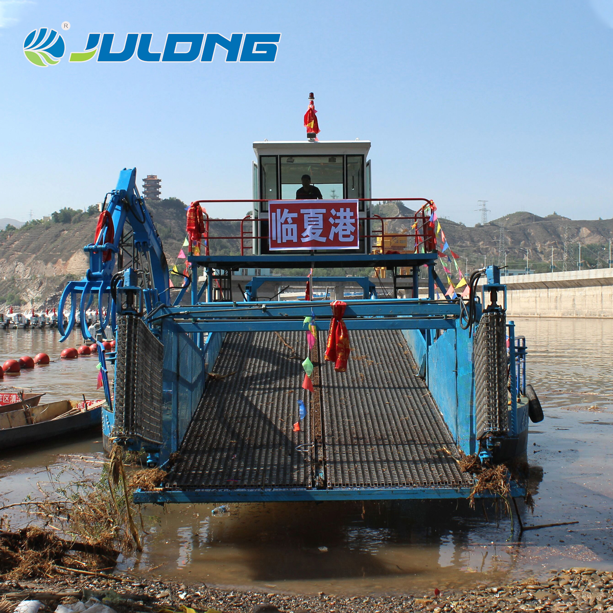 Efficient Trash Skimmer Boats for Cleaning Rivers & Lakes