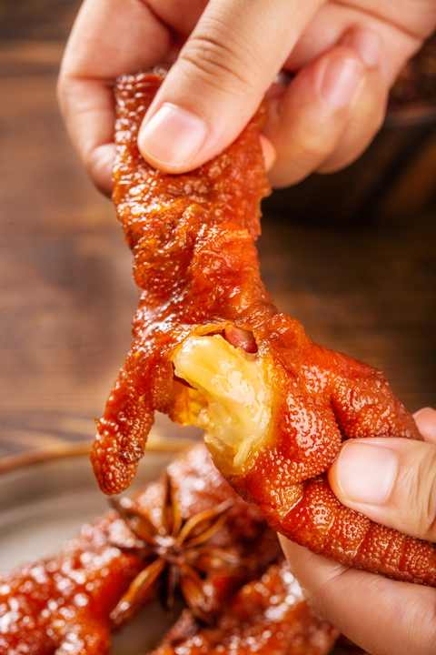 Hongxiangji Five Spices Dragon Skin Chicken Feet Snack Factory ...