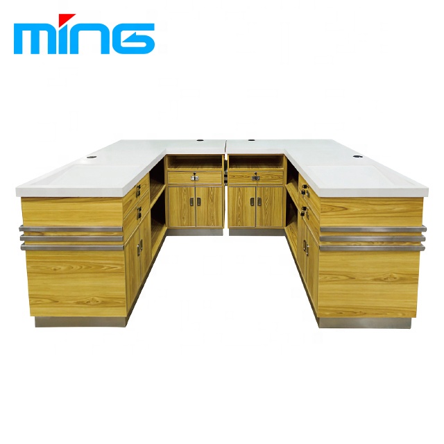 Cashier Counter with Conveyor Belt - Efficient Supermarket Design