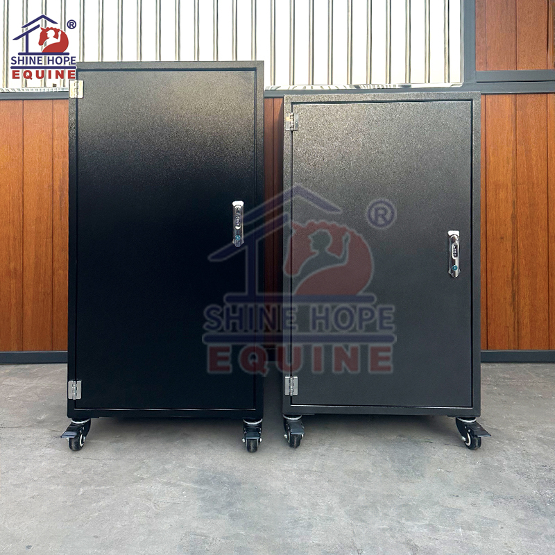 How to Choose the Best Horse Tack Trunk: A Complete Buying Guide