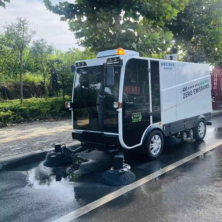 Electric four-wheel multifunctional sweeper with large capacity dustbin ...
