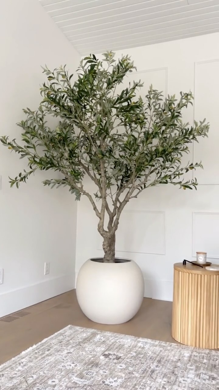 How to Choose the Best Fake Tree for Your Home or Event