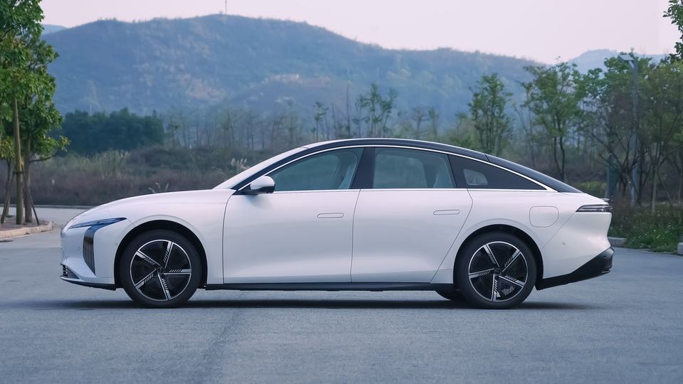 Dongfeng Forthing S7 Hybrid Electric Vehicles - Fast Charge