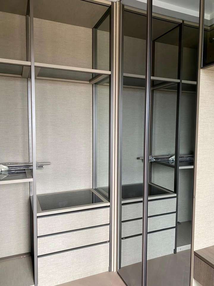 Custom Walk-In Closet Vanity Area Glass Partition Wardrobe with ...