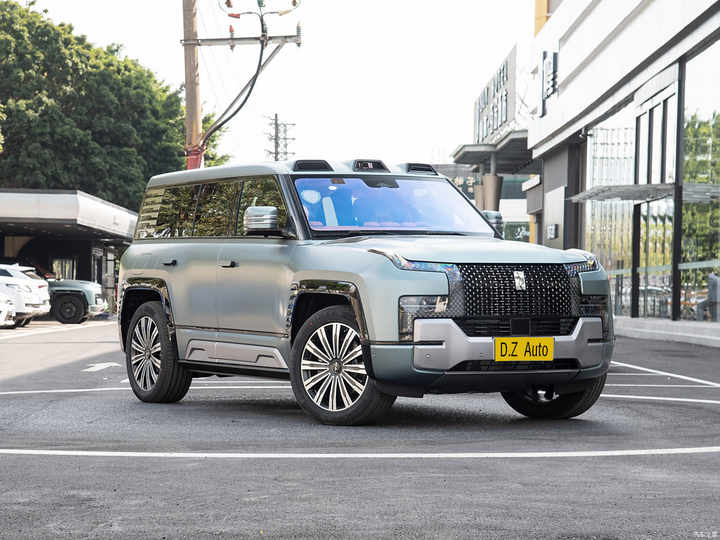 BYD Yangwang U8 - Luxury Electric SUV for off-Road Adventures
