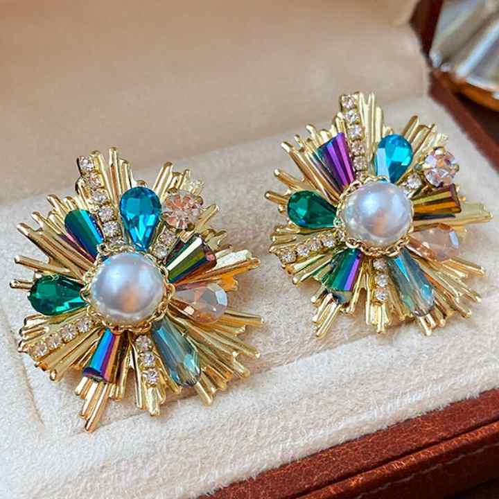 Kaimei 100 Designs Fashion Jewelry Crystal Flower Pearl Earrings Ethnic Creative Design Fashion Retro Stud Earrings Wholesale