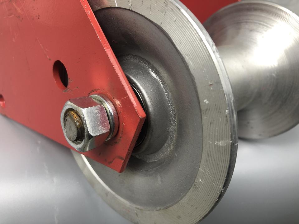 Efficient Cable Laying with Three Wheel Electric Rollers