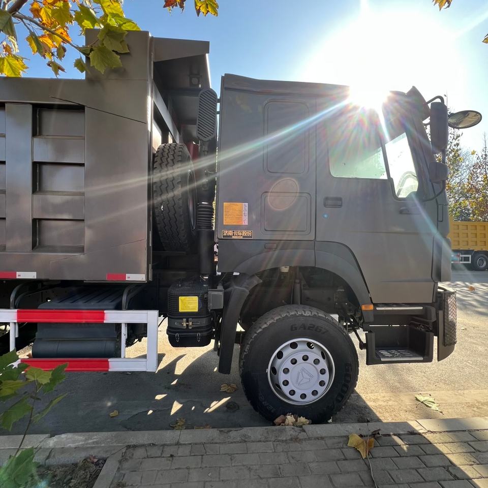 Howo TX 6x4 Mid Size Dump Trucks 25 Cubic Meters Dumper Truck Left or ...