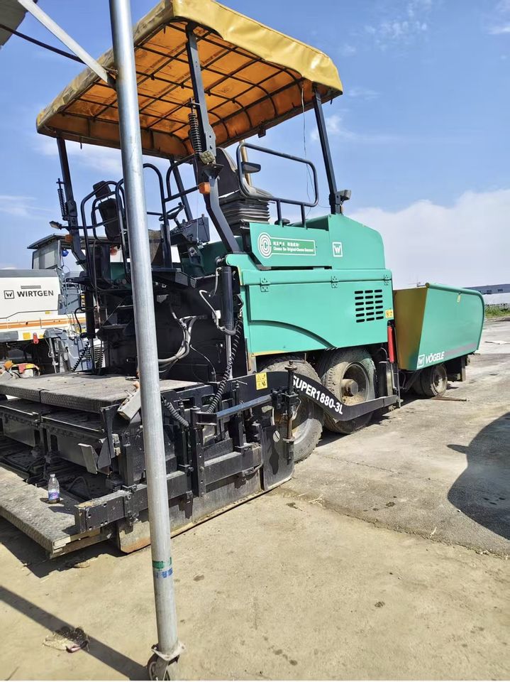 XC-RP602L for Used Asphalt Paver High Efficiency 6m 2600 Hours Tire ...