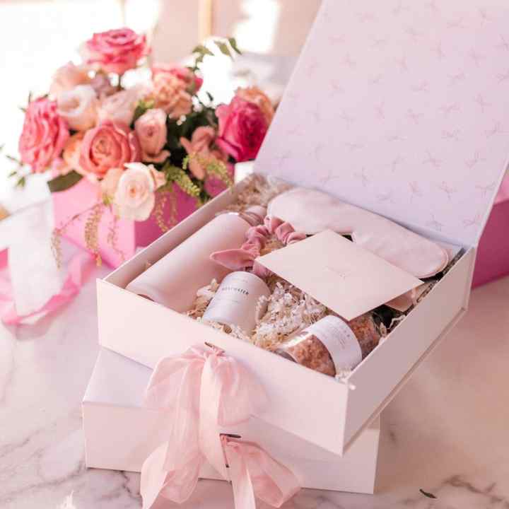 Recyclable Custom Magnetic Boxes Clothes Packaging Wedding Dress ...