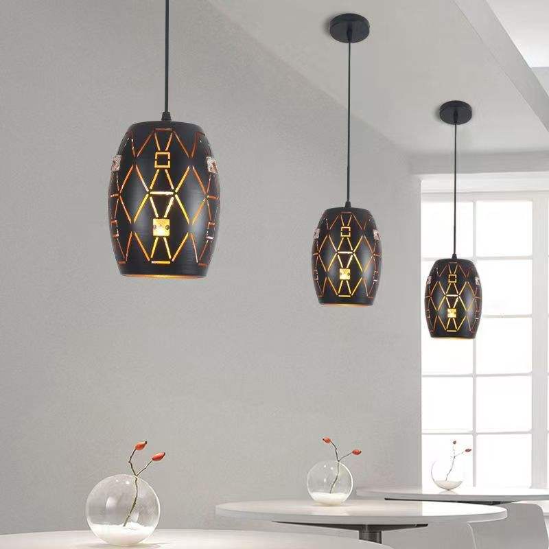 Retro Industrial Pendant Light - Chic & Durable Design