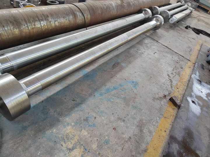Custom Large Steel 30Crnimo8 Long Forging Shaft Stepped Shaft Long Pull ...