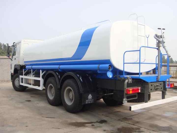 HOWO Used 5000 Gallon Tank Truck - Self-Propelled Water Truck