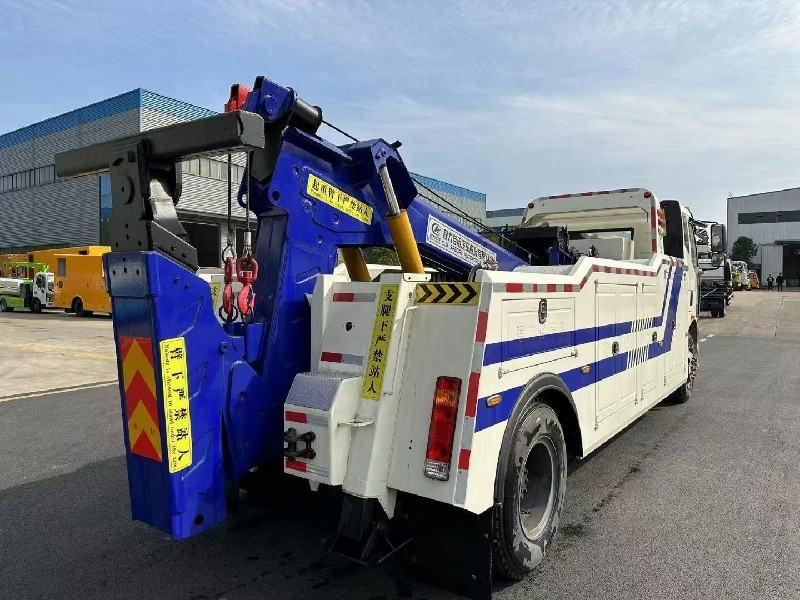Faw Rotator Tow Truck 20 Tons 360 Degree Rotating Crane Wrecker Towing ...