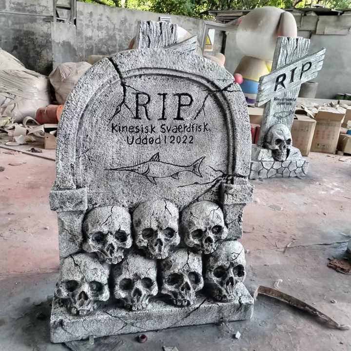 Outdoor Props Decorations Giant Skeleton Tomb - Halloween