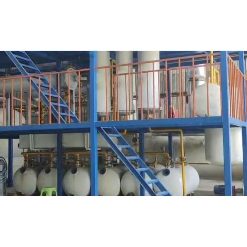 Distillation unit for converting pyrolysis oil into non-standard diesel ...