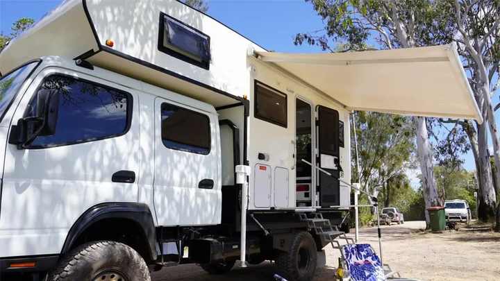 Austral Motor Home Camper Slide-On Mounted on the Isuzu Dual Cab Pod ...